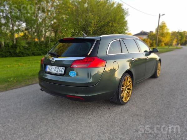 Green Opel Insignia 2010 in Ventspils, with an engine capacity of 2.00 L and mileage of 308 thousand km for 3700 €, photo 6 on AUTOMOTO.COM.LV