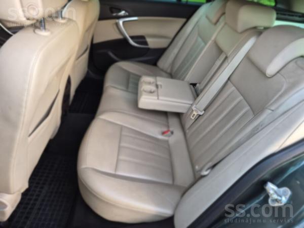 Green Opel Insignia 2010 in Ventspils, with an engine capacity of 2.00 L and mileage of 308 thousand km for 3700 €, photo 9 on AUTOMOTO.COM.LV