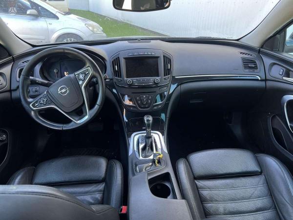 Green Opel Insignia 2013 in Utena, with an engine capacity of 1.96 L and mileage of 285 thousand km for 2700 €, photo 5 on AUTOMOTO.COM.LV