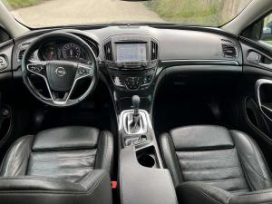Green Opel Insignia 2013 in Utena, with an engine capacity of 1.96 L and mileage of 278 thousand km for 5800 €, photo 10 on AUTOMOTO.COM.LV