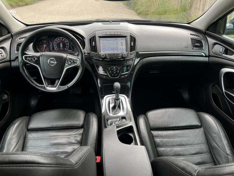 Green Opel Insignia 2013 in Utena, with an engine capacity of 1.96 L and mileage of 278 thousand km for 5800 €, photo 10 on AUTOMOTO.COM.LV