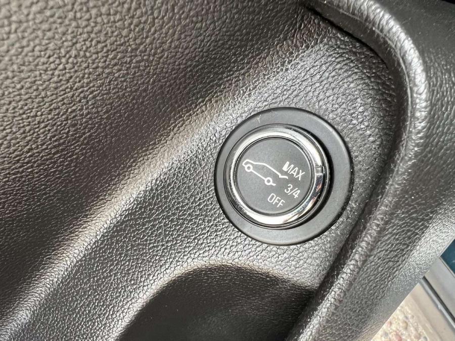 Green Opel Insignia 2013 in Utena, with an engine capacity of 1.96 L and mileage of 278 thousand km for 5800 €, photo 15 on AUTOMOTO.COM.LV