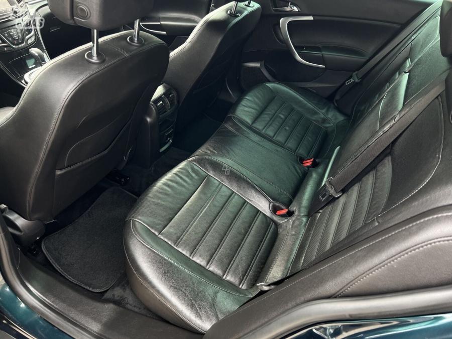 Green Opel Insignia 2013 in Utena, with an engine capacity of 2.00 L and mileage of 280 thousand km for 4950 €, photo 10 on AUTOMOTO.COM.LV