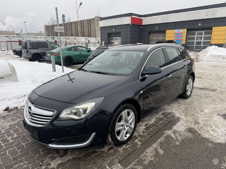 Green Opel Insignia 2014 in Kaunas, with an engine capacity of 1.96 L and mileage of 157 thousand km for 5990 €, photo 3 on AUTOMOTO.COM.LV