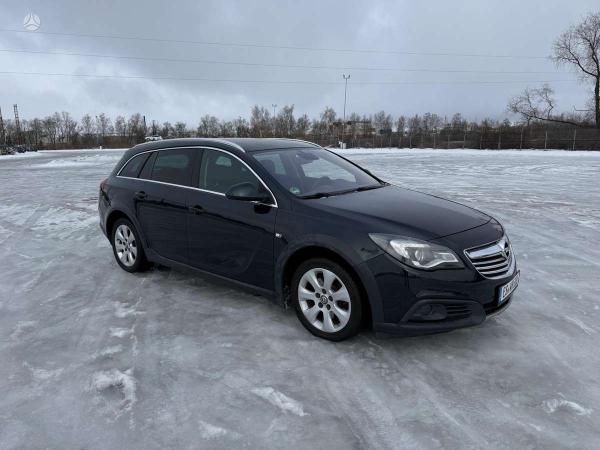 Green Opel Insignia 2014 in Marijampole, with an engine capacity of 1.96 L and mileage of 205 thousand km for 4950 €, photo 2 on AUTOMOTO.COM.LV
