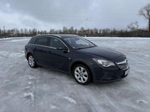 Green Opel Insignia 2014 in Marijampole, with an engine capacity of 1.96 L and mileage of 205 thousand km for 4950 €, photo 2 on AUTOMOTO.COM.LV