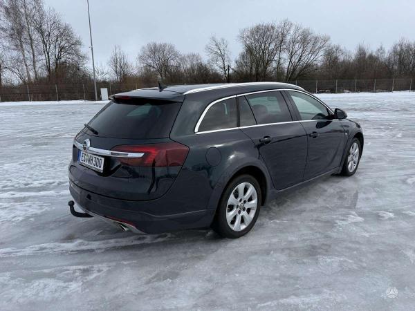 Green Opel Insignia 2014 in Marijampole, with an engine capacity of 1.96 L and mileage of 205 thousand km for 4950 €, photo 3 on AUTOMOTO.COM.LV