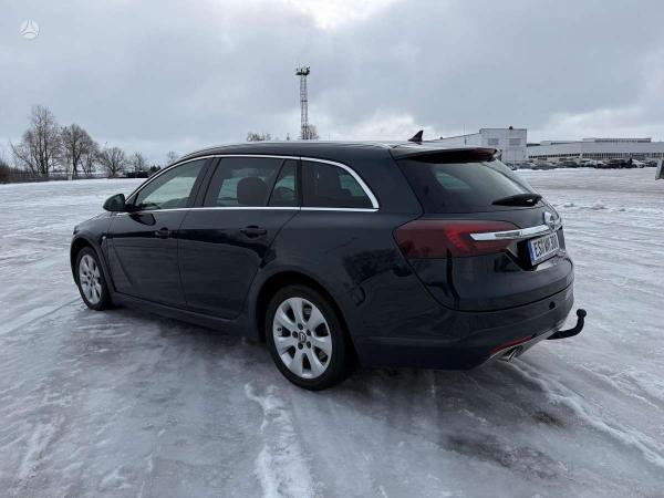 Green Opel Insignia 2014 in Marijampole, with an engine capacity of 1.96 L and mileage of 205 thousand km for 4950 €, photo 4 on AUTOMOTO.COM.LV