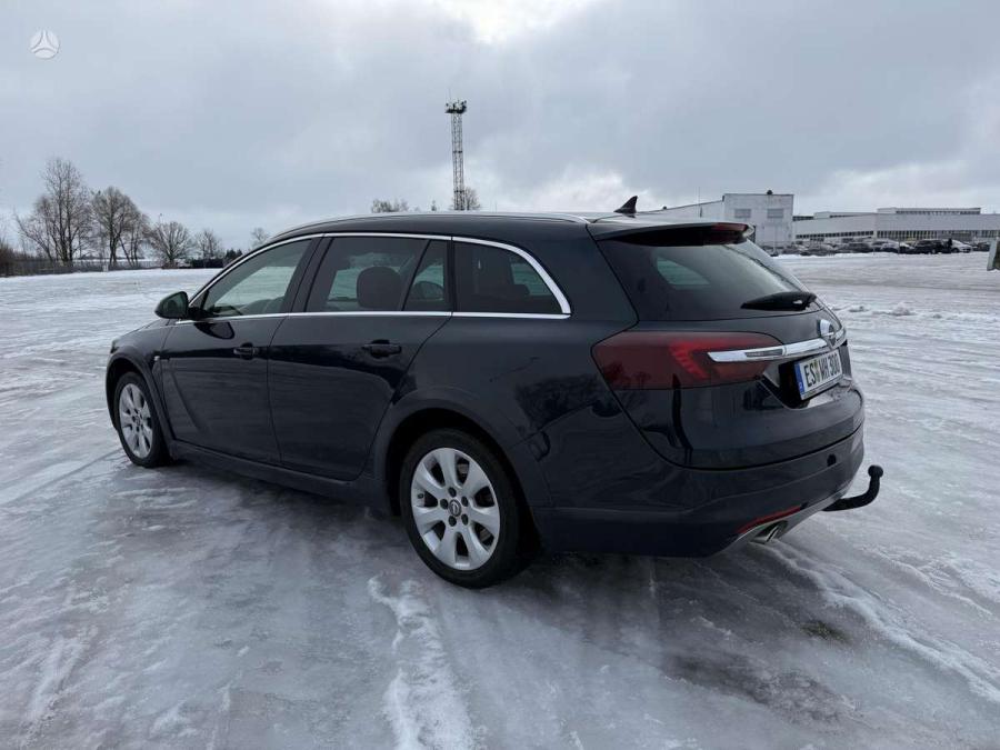 Green Opel Insignia 2014 in Marijampole, with an engine capacity of 1.96 L and mileage of 205 thousand km for 4950 €, photo 4 on AUTOMOTO.COM.LV