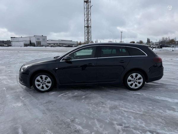 Green Opel Insignia 2014 in Marijampole, with an engine capacity of 1.96 L and mileage of 205 thousand km for 4950 €, photo 5 on AUTOMOTO.COM.LV