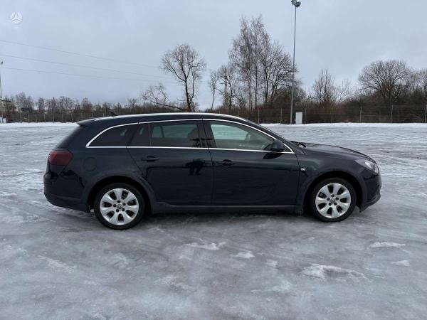 Green Opel Insignia 2014 in Marijampole, with an engine capacity of 1.96 L and mileage of 205 thousand km for 4950 €, photo 6 on AUTOMOTO.COM.LV
