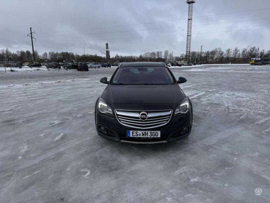Green Opel Insignia 2014 in Marijampole, with an engine capacity of 1.96 L and mileage of 205 thousand km for 4950 €, photo 8 on AUTOMOTO.COM.LV