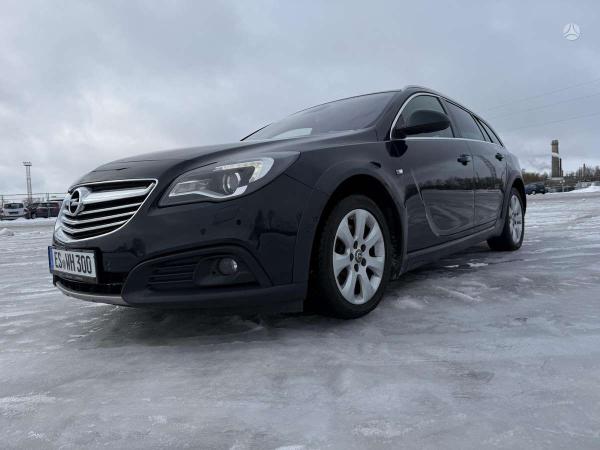 Green Opel Insignia 2014 in Marijampole, with an engine capacity of 1.96 L and mileage of 205 thousand km for 4950 €, photo 9 on AUTOMOTO.COM.LV