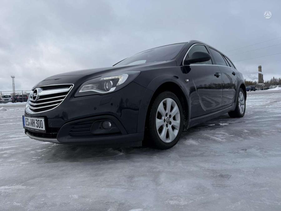 Green Opel Insignia 2014 in Marijampole, with an engine capacity of 1.96 L and mileage of 205 thousand km for 4950 €, photo 9 on AUTOMOTO.COM.LV