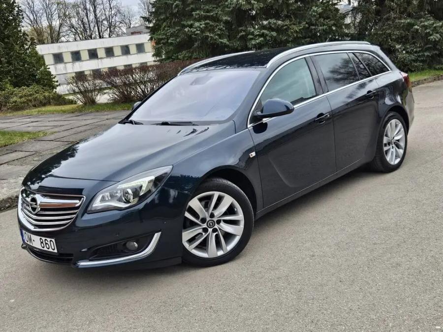 Green Opel Insignia 2014 in Jekabpils, with an engine capacity of 2.00 L and mileage of 222 thousand km for 6990 €, photo 1 on AUTOMOTO.COM.LV