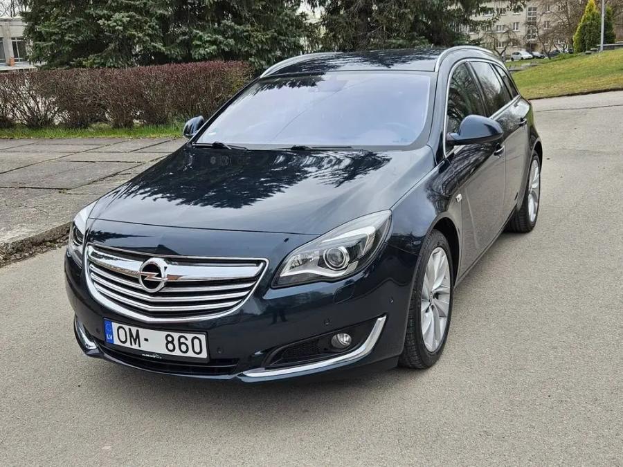 Green Opel Insignia 2014 in Jekabpils, with an engine capacity of 2.00 L and mileage of 222 thousand km for 6990 €, photo 3 on AUTOMOTO.COM.LV