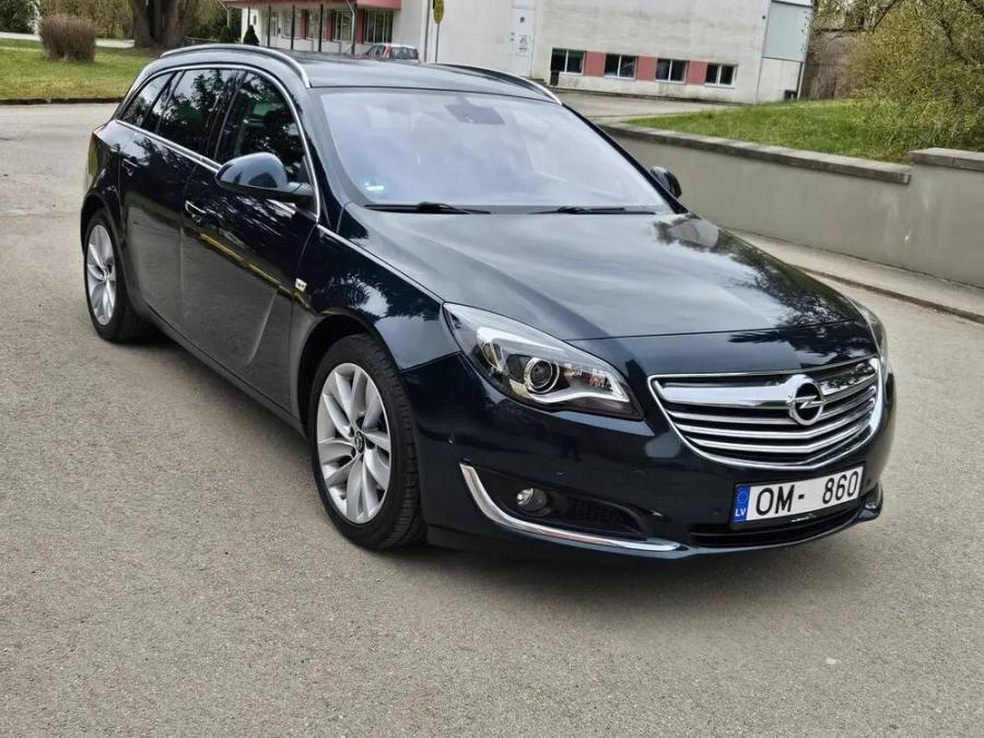 Green Opel Insignia 2014 in Jekabpils, with an engine capacity of 2.00 L and mileage of 222 thousand km for 6990 €, photo 5 on AUTOMOTO.COM.LV