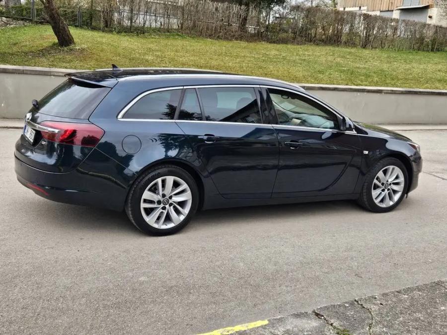 Green Opel Insignia 2014 in Jekabpils, with an engine capacity of 2.00 L and mileage of 222 thousand km for 6990 €, photo 7 on AUTOMOTO.COM.LV