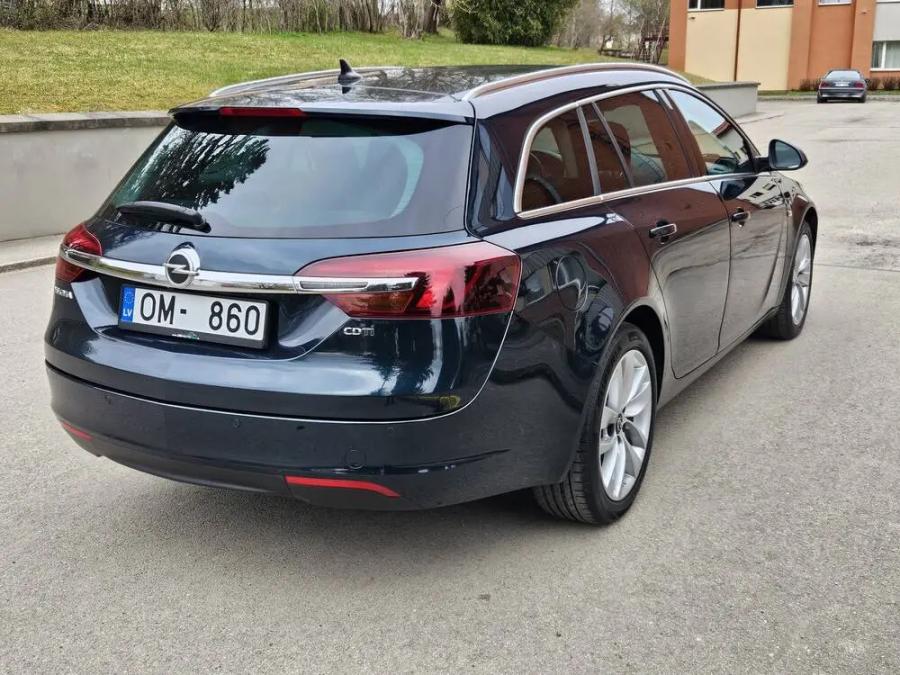 Green Opel Insignia 2014 in Jekabpils, with an engine capacity of 2.00 L and mileage of 222 thousand km for 6990 €, photo 8 on AUTOMOTO.COM.LV