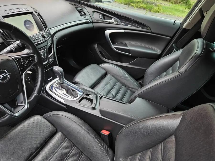 Green Opel Insignia 2014 in Jekabpils, with an engine capacity of 2.00 L and mileage of 222 thousand km for 6990 €, photo 13 on AUTOMOTO.COM.LV