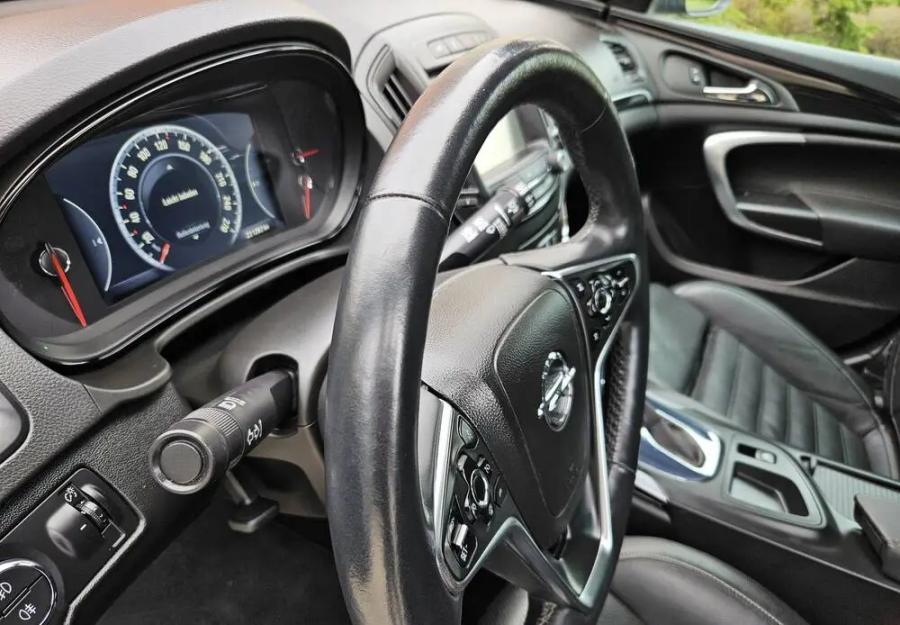 Green Opel Insignia 2014 in Jekabpils, with an engine capacity of 2.00 L and mileage of 222 thousand km for 6990 €, photo 16 on AUTOMOTO.COM.LV