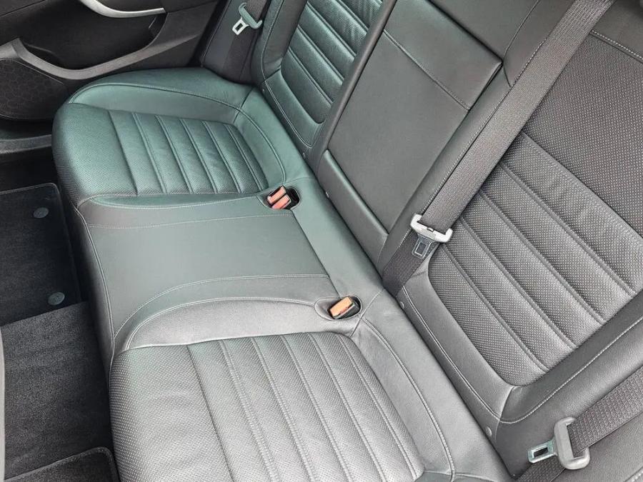 Green Opel Insignia 2014 in Jekabpils, with an engine capacity of 2.00 L and mileage of 222 thousand km for 6990 €, photo 18 on AUTOMOTO.COM.LV