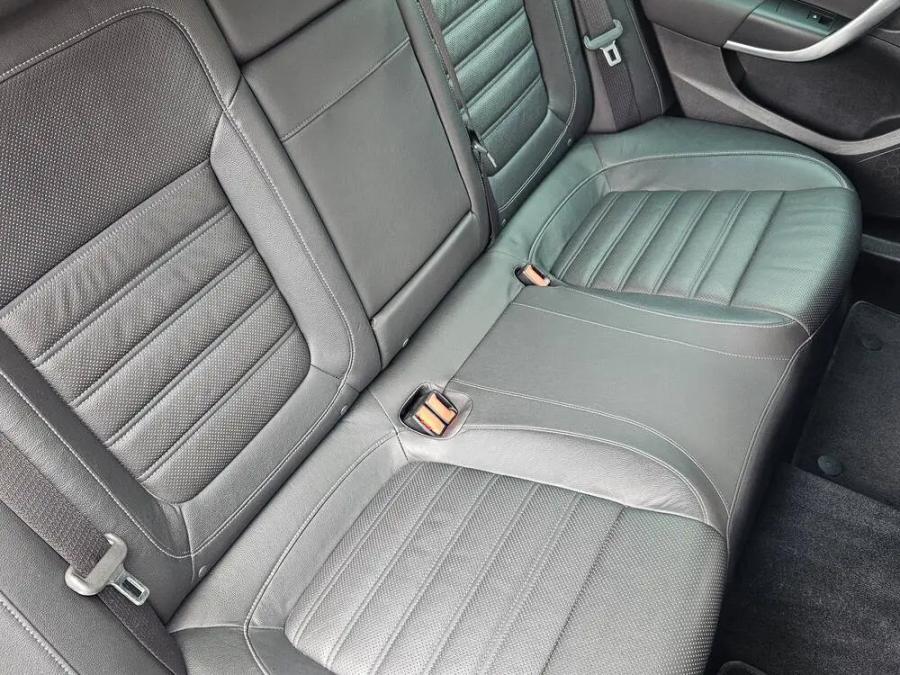 Green Opel Insignia 2014 in Jekabpils, with an engine capacity of 2.00 L and mileage of 222 thousand km for 6990 €, photo 21 on AUTOMOTO.COM.LV