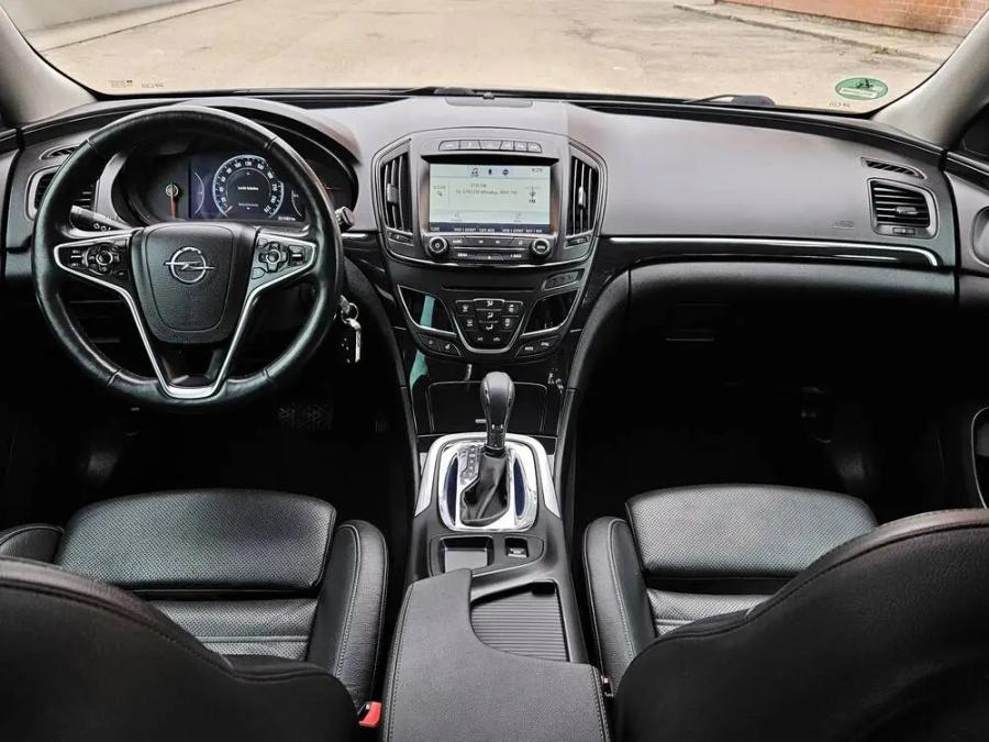 Green Opel Insignia 2014 in Jekabpils, with an engine capacity of 2.00 L and mileage of 222 thousand km for 6990 €, photo 22 on AUTOMOTO.COM.LV