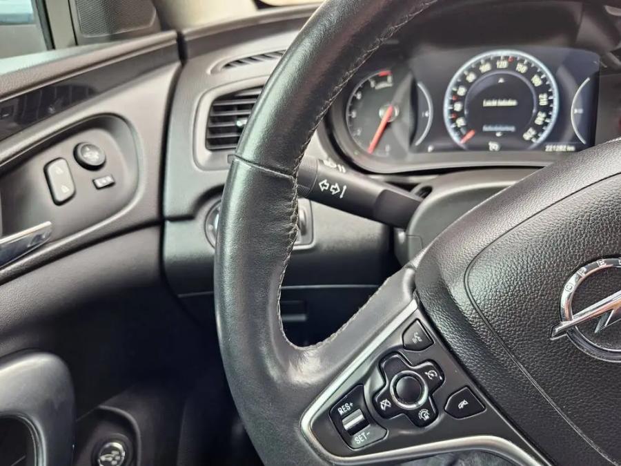 Green Opel Insignia 2014 in Jekabpils, with an engine capacity of 2.00 L and mileage of 222 thousand km for 6990 €, photo 25 on AUTOMOTO.COM.LV