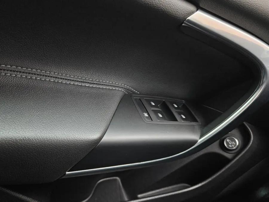 Green Opel Insignia 2014 in Jekabpils, with an engine capacity of 2.00 L and mileage of 222 thousand km for 6990 €, photo 26 on AUTOMOTO.COM.LV
