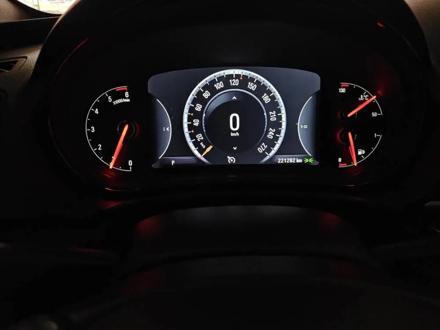 Green Opel Insignia 2014 in Jekabpils, with an engine capacity of 2.00 L and mileage of 222 thousand km for 6990 €, photo 28 on AUTOMOTO.COM.LV