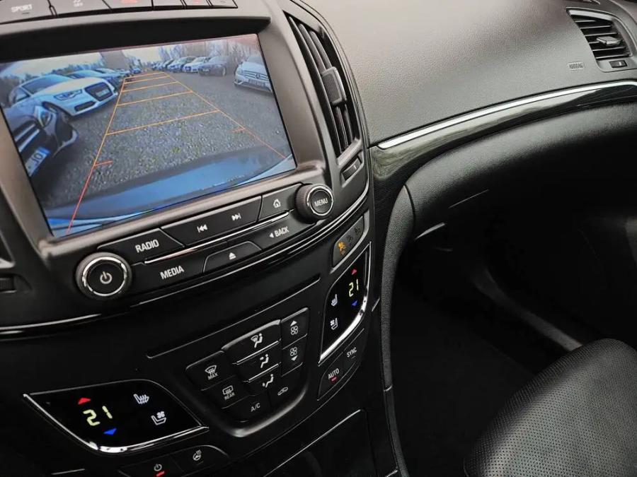 Green Opel Insignia 2014 in Jekabpils, with an engine capacity of 2.00 L and mileage of 222 thousand km for 6990 €, photo 32 on AUTOMOTO.COM.LV
