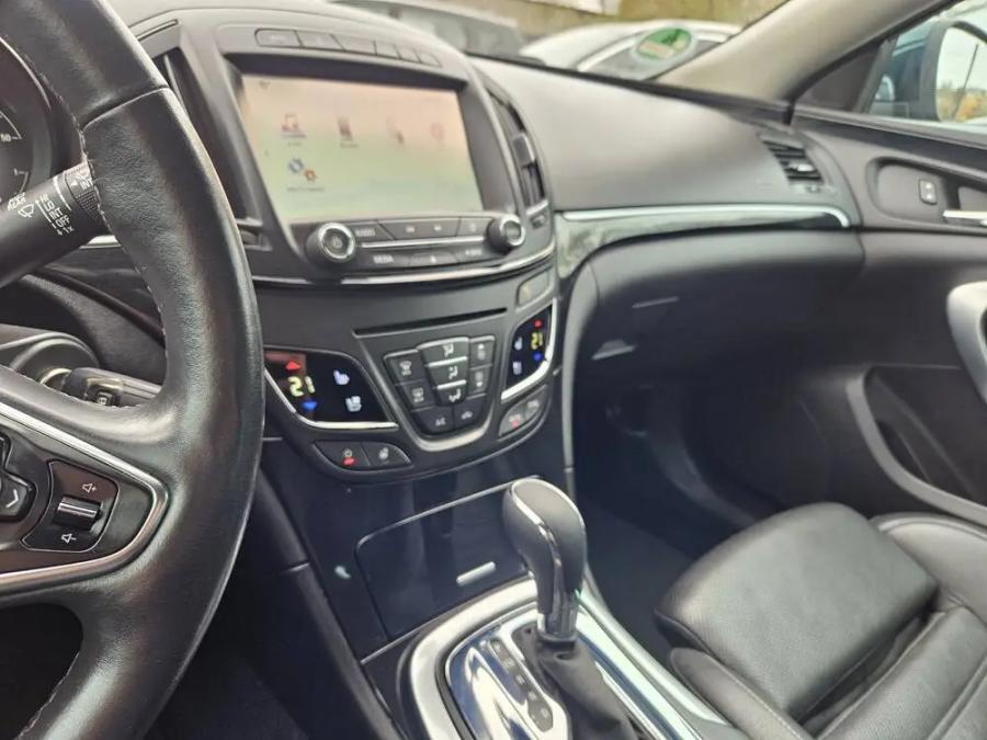 Green Opel Insignia 2014 in Jekabpils, with an engine capacity of 2.00 L and mileage of 222 thousand km for 6990 €, photo 34 on AUTOMOTO.COM.LV