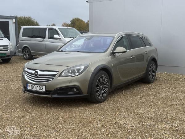 Green Opel Insignia 2014 in Siauliai, with an engine capacity of 2.00 L and mileage of 320 thousand km for 4500 €, photo 1 on AUTOMOTO.COM.LV