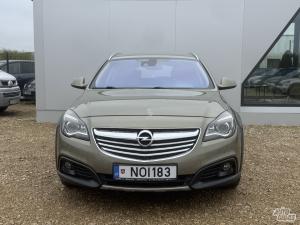 Green Opel Insignia 2014 in Siauliai, with an engine capacity of 2.00 L and mileage of 320 thousand km for 4500 €, photo 3 on AUTOMOTO.COM.LV