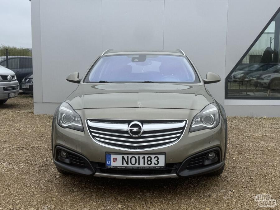 Green Opel Insignia 2014 in Siauliai, with an engine capacity of 2.00 L and mileage of 320 thousand km for 4500 €, photo 3 on AUTOMOTO.COM.LV