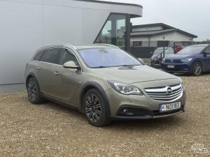 Green Opel Insignia 2014 in Siauliai, with an engine capacity of 2.00 L and mileage of 320 thousand km for 4500 €, photo 4 on AUTOMOTO.COM.LV