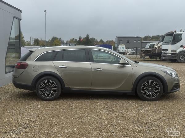 Green Opel Insignia 2014 in Siauliai, with an engine capacity of 2.00 L and mileage of 320 thousand km for 4500 €, photo 5 on AUTOMOTO.COM.LV