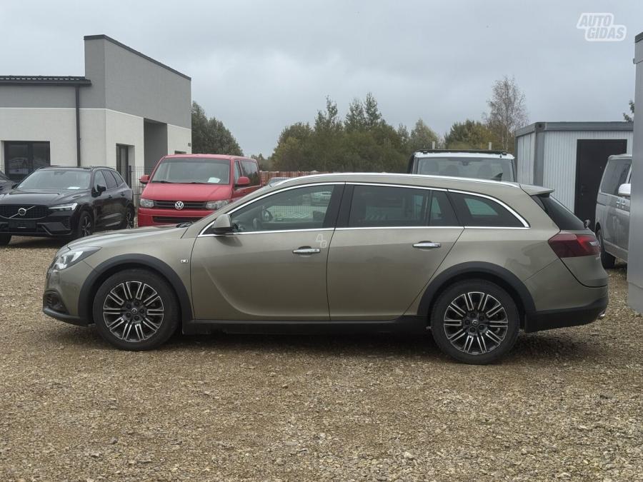 Green Opel Insignia 2014 in Siauliai, with an engine capacity of 2.00 L and mileage of 320 thousand km for 4500 €, photo 6 on AUTOMOTO.COM.LV