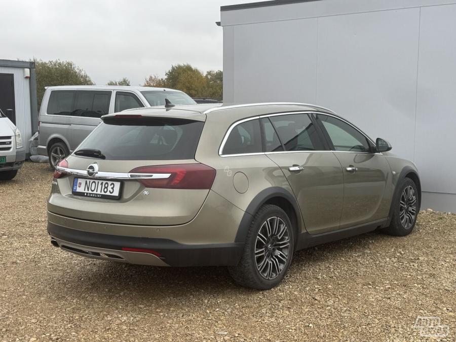 Green Opel Insignia 2014 in Siauliai, with an engine capacity of 2.00 L and mileage of 320 thousand km for 4500 €, photo 9 on AUTOMOTO.COM.LV