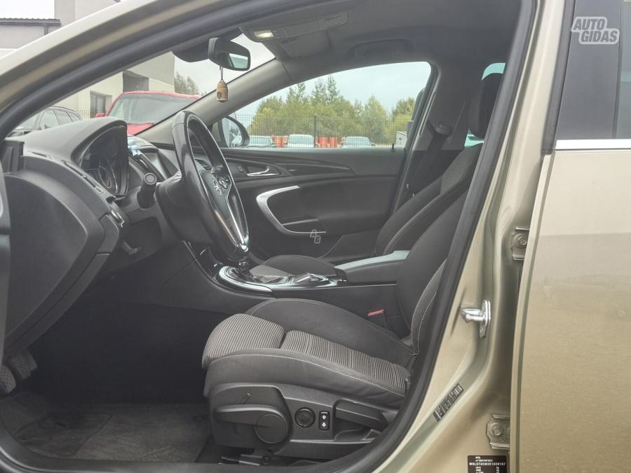 Green Opel Insignia 2014 in Siauliai, with an engine capacity of 2.00 L and mileage of 320 thousand km for 4500 €, photo 10 on AUTOMOTO.COM.LV