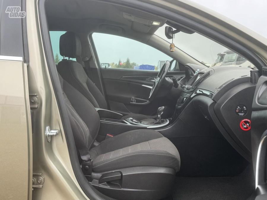 Green Opel Insignia 2014 in Siauliai, with an engine capacity of 2.00 L and mileage of 320 thousand km for 4500 €, photo 13 on AUTOMOTO.COM.LV