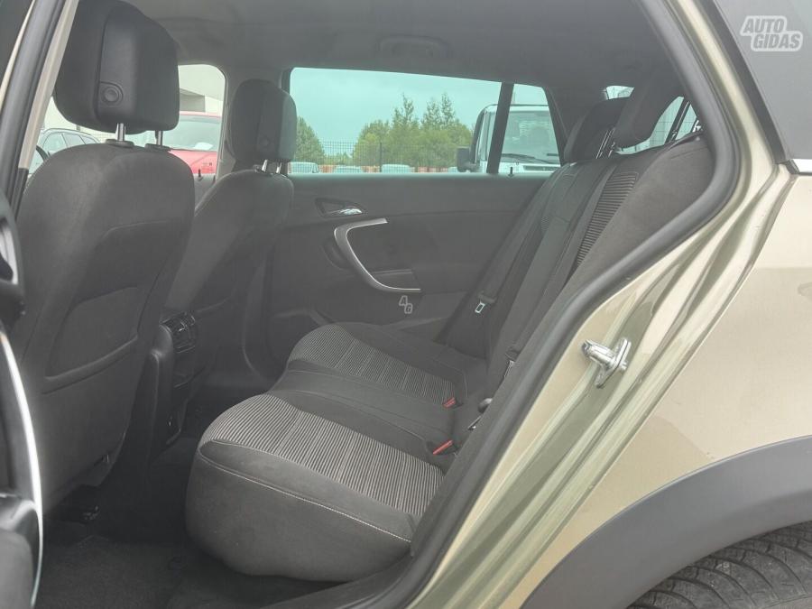 Green Opel Insignia 2014 in Siauliai, with an engine capacity of 2.00 L and mileage of 320 thousand km for 4500 €, photo 14 on AUTOMOTO.COM.LV