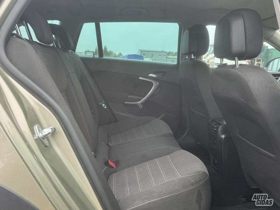 Green Opel Insignia 2014 in Siauliai, with an engine capacity of 2.00 L and mileage of 320 thousand km for 4500 €, photo 15 on AUTOMOTO.COM.LV