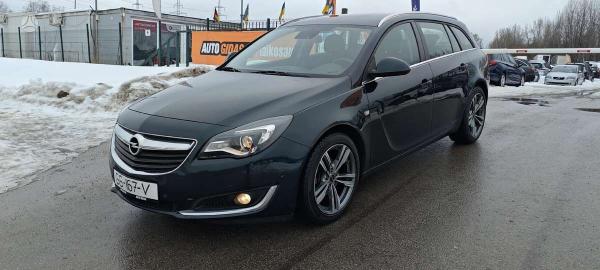 Green Opel Insignia 2015 in Kaunas, with an engine capacity of 1.96 L and mileage of 238 thousand km for 4950 €, photo 1 on AUTOMOTO.COM.LV