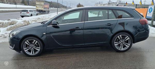 Green Opel Insignia 2015 in Kaunas, with an engine capacity of 1.96 L and mileage of 238 thousand km for 4950 €, photo 2 on AUTOMOTO.COM.LV