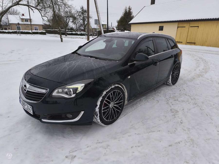 Green Opel Insignia 2016 in Sakiai, with an engine capacity of 1.60 L and mileage of 247 thousand km for 5800 €, photo 1 on AUTOMOTO.COM.LV