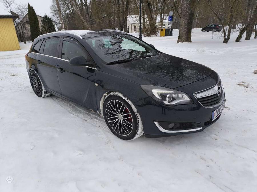 Green Opel Insignia 2016 in Sakiai, with an engine capacity of 1.60 L and mileage of 247 thousand km for 5800 €, photo 2 on AUTOMOTO.COM.LV
