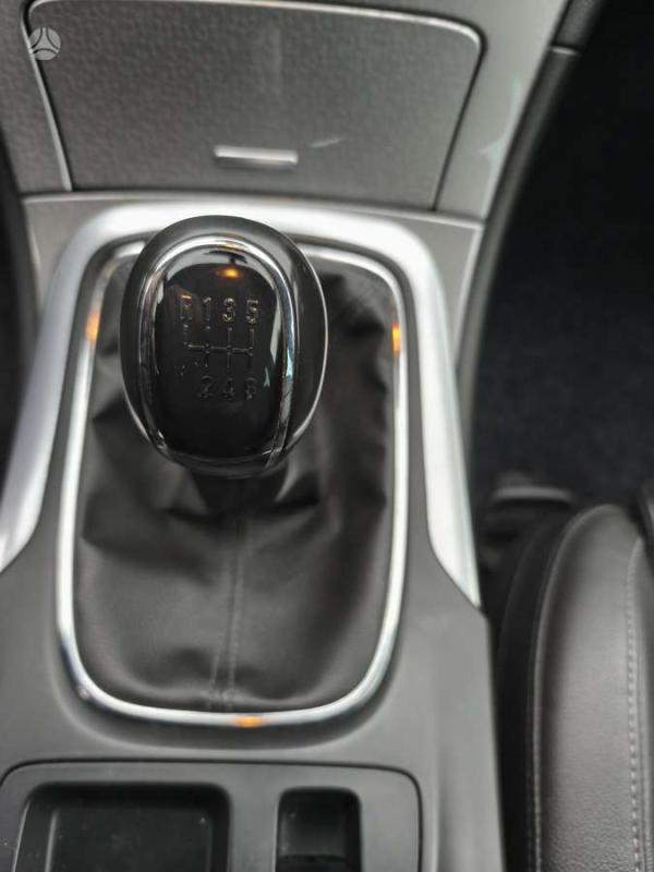 Green Opel Insignia 2016 in Sakiai, with an engine capacity of 1.60 L and mileage of 247 thousand km for 5300 €, photo 10 on AUTOMOTO.COM.LV