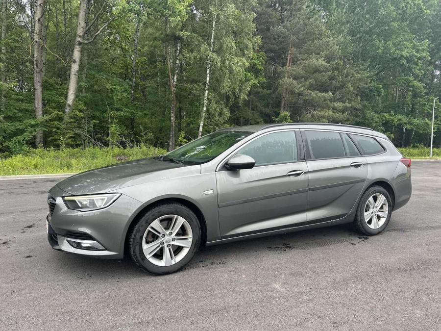 Green Opel Insignia 2017 in Kaunas, with an engine capacity of 1.96 L and mileage of 204 thousand km for 7700 €, photo 1 on AUTOMOTO.COM.LV